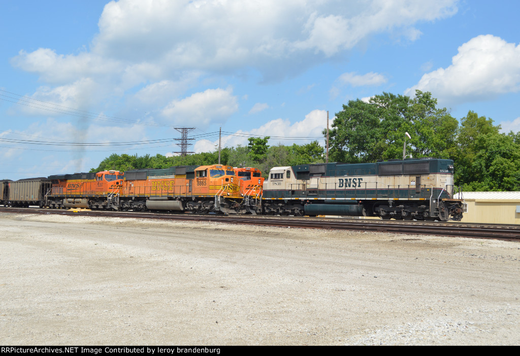 BNSF 8865 eases past the dpu's of a nb empty coal